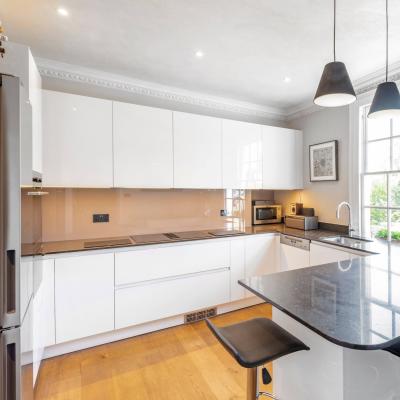 China House Contemporary Acrylic Kitchen Cabinets Modern White  High End for sale