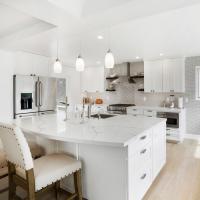China Ready To Assemble White Shaker Lacquer Kitchen Cabinet Medium Size for sale
