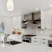 China Ready To Assemble White Shaker Lacquer Kitchen Cabinet Medium Size for sale
