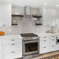 China Ready To Assemble White Shaker Lacquer Kitchen Cabinet Medium Size for sale