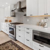China Ready To Assemble White Shaker Lacquer Kitchen Cabinet Medium Size for sale