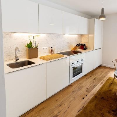China Modern Italian Assembled Kitchen Cabinets White Acrylic High Glossy for sale