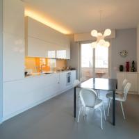 China Modern Italian Assembled Kitchen Cabinets White Acrylic High Glossy for sale