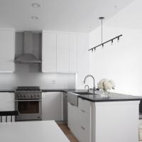 China Contemporary Matte White Lacquer Kitchen Cabinet With Island for sale