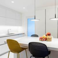 China Floor To Ceiling Modern Matte White Lacquer Paint Kitchen Cabinet for sale