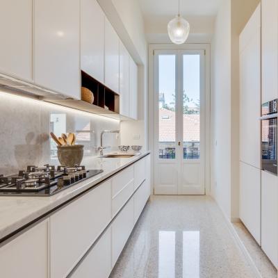 China Modern Matte White Wooden PVC Kitchen Cabinets With Sink for sale