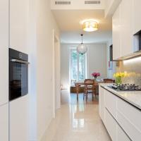 China Modern Matte White Wooden PVC Kitchen Cabinets With Sink for sale