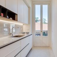 China Modern Matte White Wooden PVC Kitchen Cabinets With Sink for sale