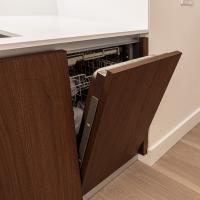 China ODM OEM Wood Grain L Shaped Kitchen Cabinet 18mm HMR Core Blum Soft Close Hardware for sale