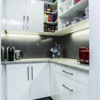 China White Acrylic Kitchen Cabinet High Gloss Modern for sale