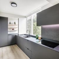 China Luxury Black Melamine Modern Matte Kitchen Cabinet Sets Moisture Proof for sale