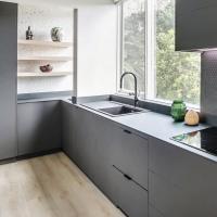 China Luxury Black Melamine Modern Matte Kitchen Cabinet Sets Moisture Proof for sale