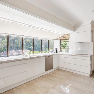 China Modern White PVC Kitchen Cabinet Modern Prefab Cabinets for sale