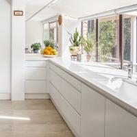 China Modern White PVC Kitchen Cabinet Modern Prefab Cabinets for sale