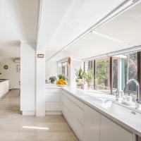 China Modern White PVC Kitchen Cabinet Modern Prefab Cabinets for sale