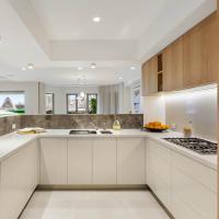 China Popular White Simple Style Kitchen Cabinet Design Wholesale Modular Kitchen Cabinet for sale