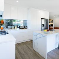 China Australian Style Matt White PVC Kitchen Cabinet Furniture Modern Islands 18mm MDF for sale