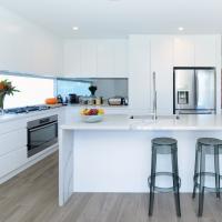 China Australian Style Matt White PVC Kitchen Cabinet Furniture Modern Islands 18mm MDF for sale