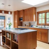 China Brown Shaker Solid Wood Kitchen Cabinet 18mm Plywood RTA Custom Sizes for sale