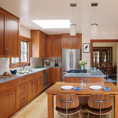 China Brown Shaker Solid Wood Kitchen Cabinet 18mm Plywood RTA Custom Sizes for sale