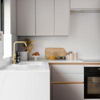 China Matte White Plain Lacquer Kitchen Cabinet Wood Island Kitchen Cabinet Custom for sale