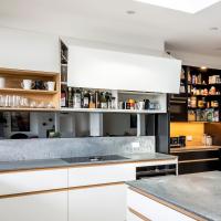 China Modern Unit L Shaped White Lacquer Home Kitchen Cabinets With LED Light for sale