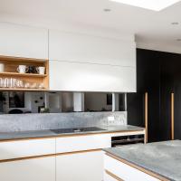 China Modern Unit L Shaped White Lacquer Home Kitchen Cabinets With LED Light for sale