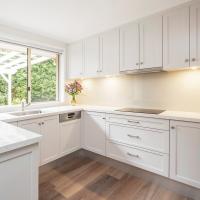 China U Shaped White Shaker Lacquer Kitchen Cabinets 18mm HMR Core MDF for sale