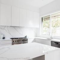 China Factory Direct Modern Lacquer Finish Handless Modular Kitchen Cabinets for sale