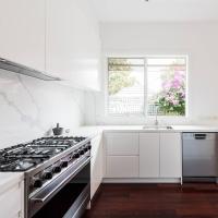 China Factory Direct Modern Lacquer Finish Handless Modular Kitchen Cabinets for sale