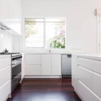 China Factory Direct Modern Lacquer Finish Handless Modular Kitchen Cabinets for sale