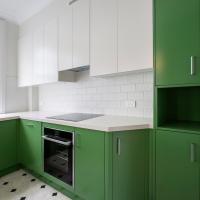 China Melamine White Green Kitchen Cabinet 18mm MDF Wood Grain Matched Custom U Shape for sale
