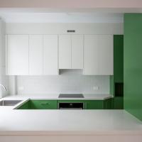 China Melamine White Green Kitchen Cabinet 18mm MDF Wood Grain Matched Custom U Shape for sale