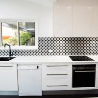 China Australian Acrylic Kitchen Cabinet Full Flat Pack High End Painting Glossy White for sale