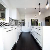 China Australian Acrylic Kitchen Cabinet Full Flat Pack High End Painting Glossy White for sale