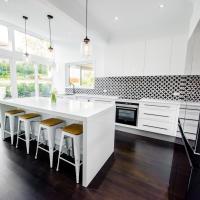 China Australian Acrylic Kitchen Cabinet Full Flat Pack High End Painting Glossy White for sale