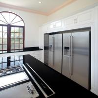 China White Solid Wood Kitchen Cabinet Customized European Style for sale
