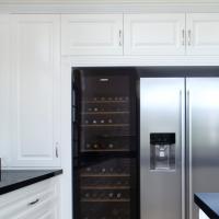 China White Solid Wood Kitchen Cabinet Customized European Style for sale