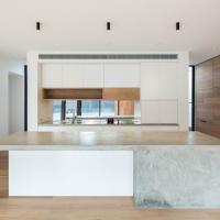 China Modern Design Luxury White Lacquer Kitchen Cabinet For House Use for sale