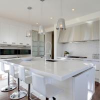 China Customized Villa Modern White Glossy Kitchen Cabinets Moisture Proof for sale