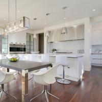 China Customized Villa Modern White Glossy Kitchen Cabinets Moisture Proof for sale