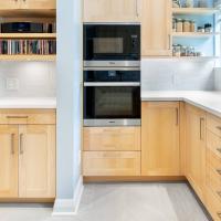 China Shaker Custom Solid Wood Kitchen Units Modern American Style for sale
