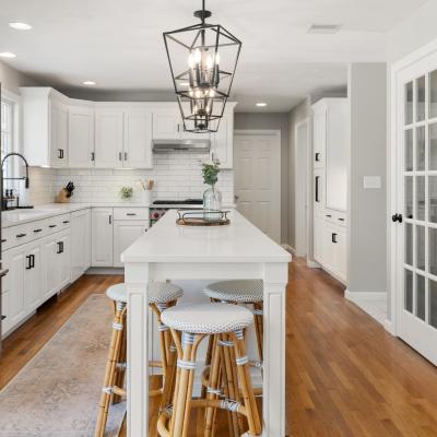 China European Style Solid Wood Kitchen Cabinet Modern Raised Panel Kitchen Cabinets for sale