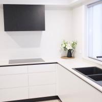 China Modern Luxury Matte White Handless Lacquer Home Storage Sales Kitchen Cabinets for sale