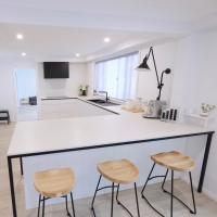 China Modern Luxury Matte White Handless Lacquer Home Storage Sales Kitchen Cabinets for sale