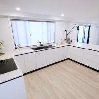 China Modern Luxury Matte White Handless Lacquer Home Storage Sales Kitchen Cabinets for sale