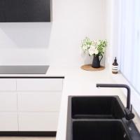 China Modern Luxury Matte White Handless Lacquer Home Storage Sales Kitchen Cabinets for sale