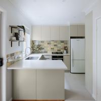 China Cleaning Lacquer Finish Kitchen Cabinets High End Minimalist Modular Luxury for sale