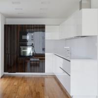 China Acrylic Free Standing Kitchen Cabinet Modern High Gloss White Wood Grain Kitchen Units for sale