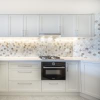 China High Quality Luxury Kitchen Cabinet Matte White Lacquer Kitchen Cabinet for sale